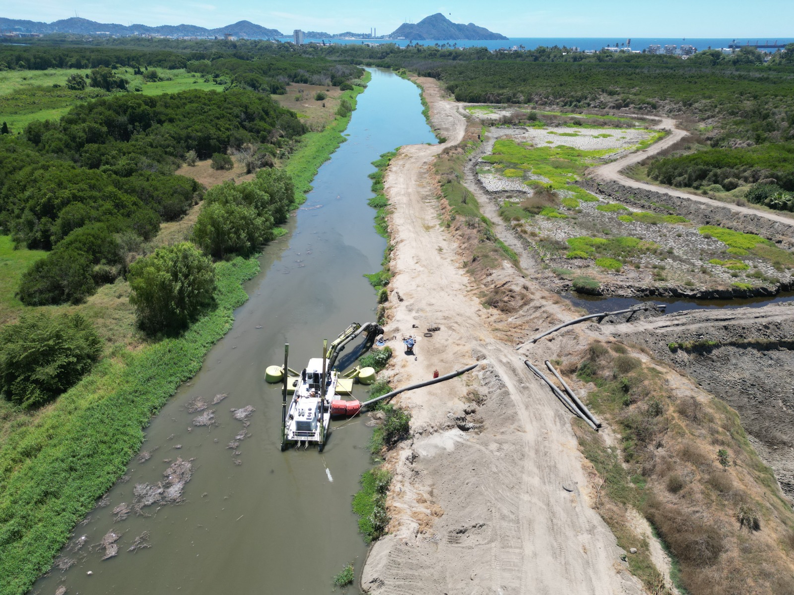 ASIPONA MANZANILLO REALIZA DRAGRADO ANUAL DE MANTENIMIENTO A LA LAGUNA ...
